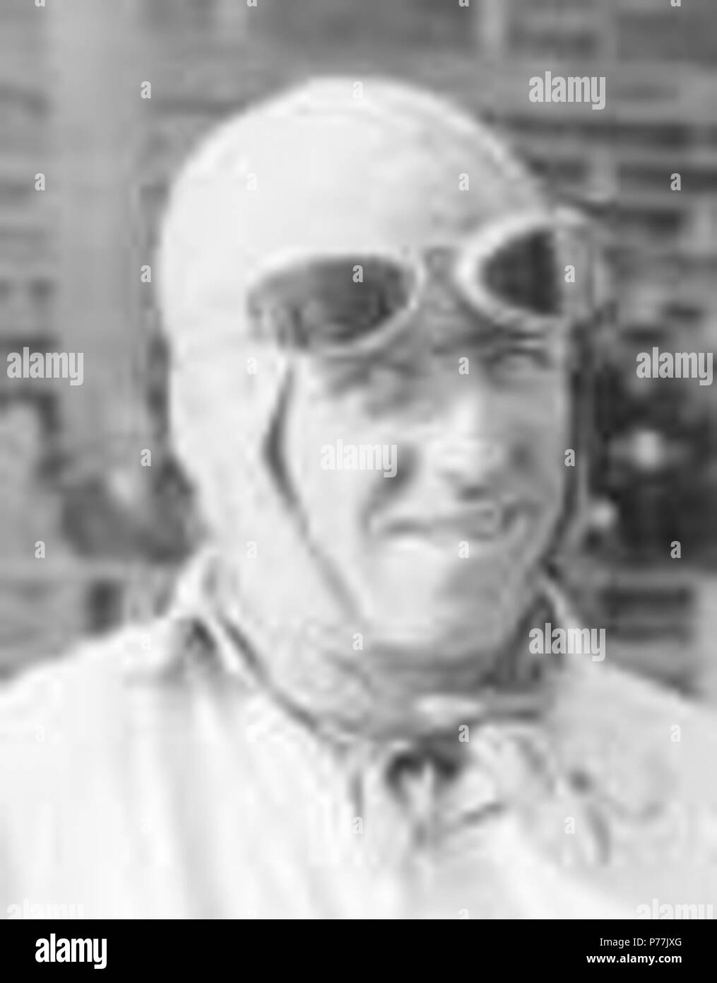 English: Eddie O'Donnell (left) and mechanic Lyall Jolls pose in front ...