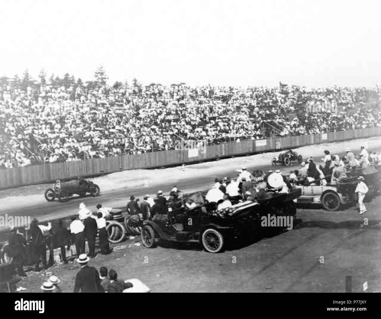 Board track race Black and White Stock Photos & Images - Alamy