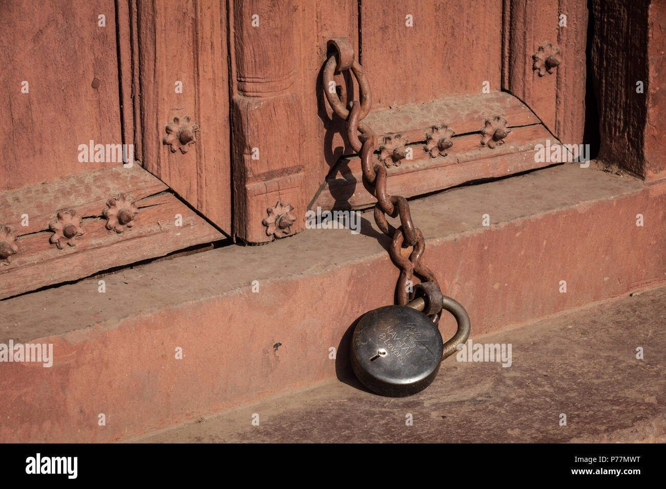 Detail of padlock at Taj Mahal, Agra, India Stock Photo - Alamy