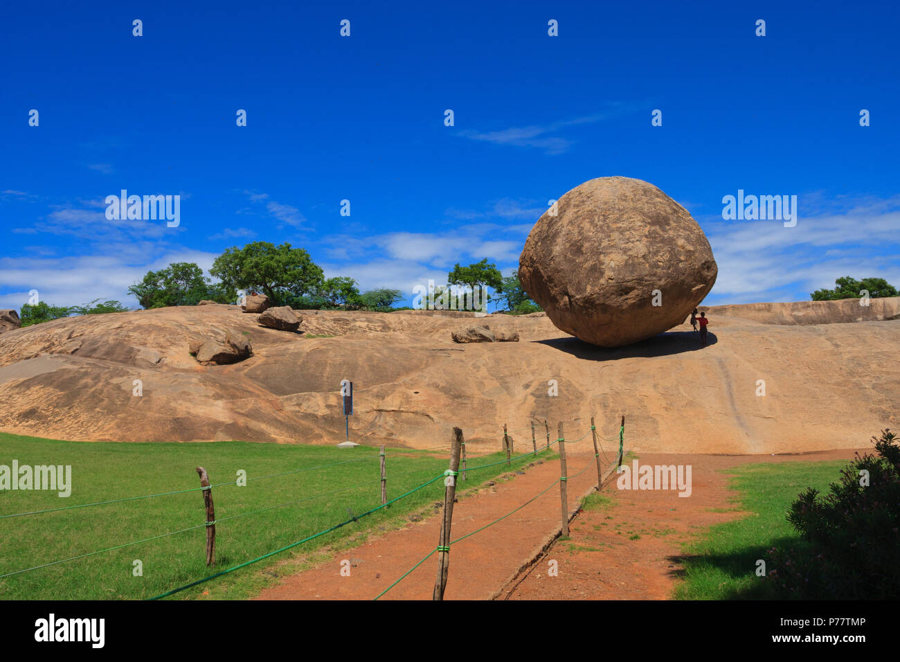 Krishna's butter-ball - Mahabalipuram (Tamil Nadu, India Stock Photo ...