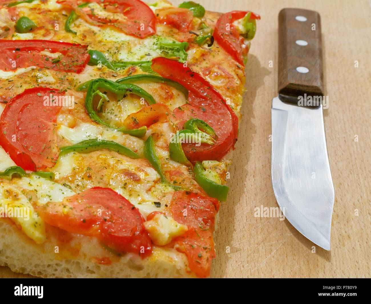 Pizza knife hi-res stock photography and images - Alamy
