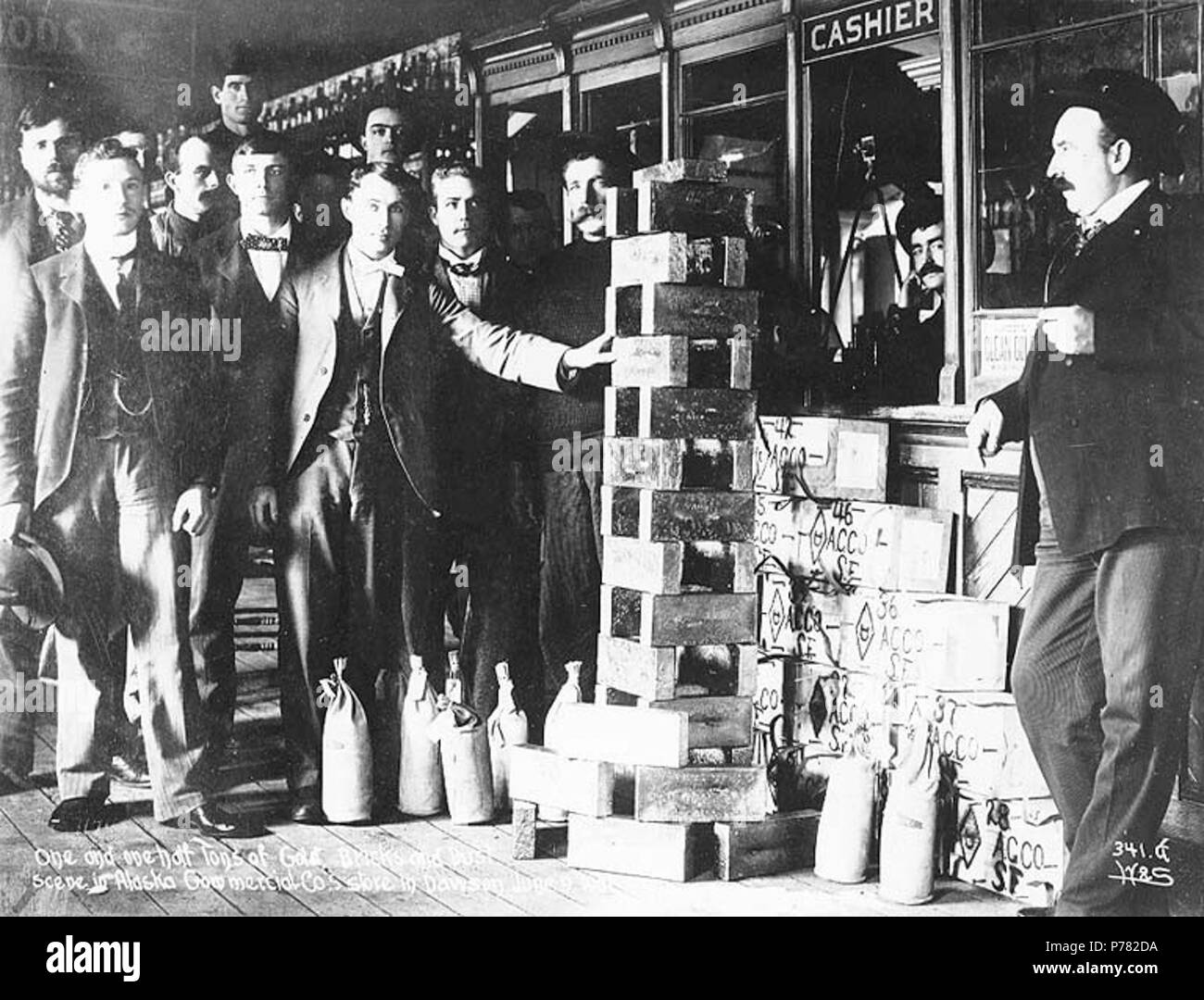 Cashiers window hi-res stock photography and images - Alamy