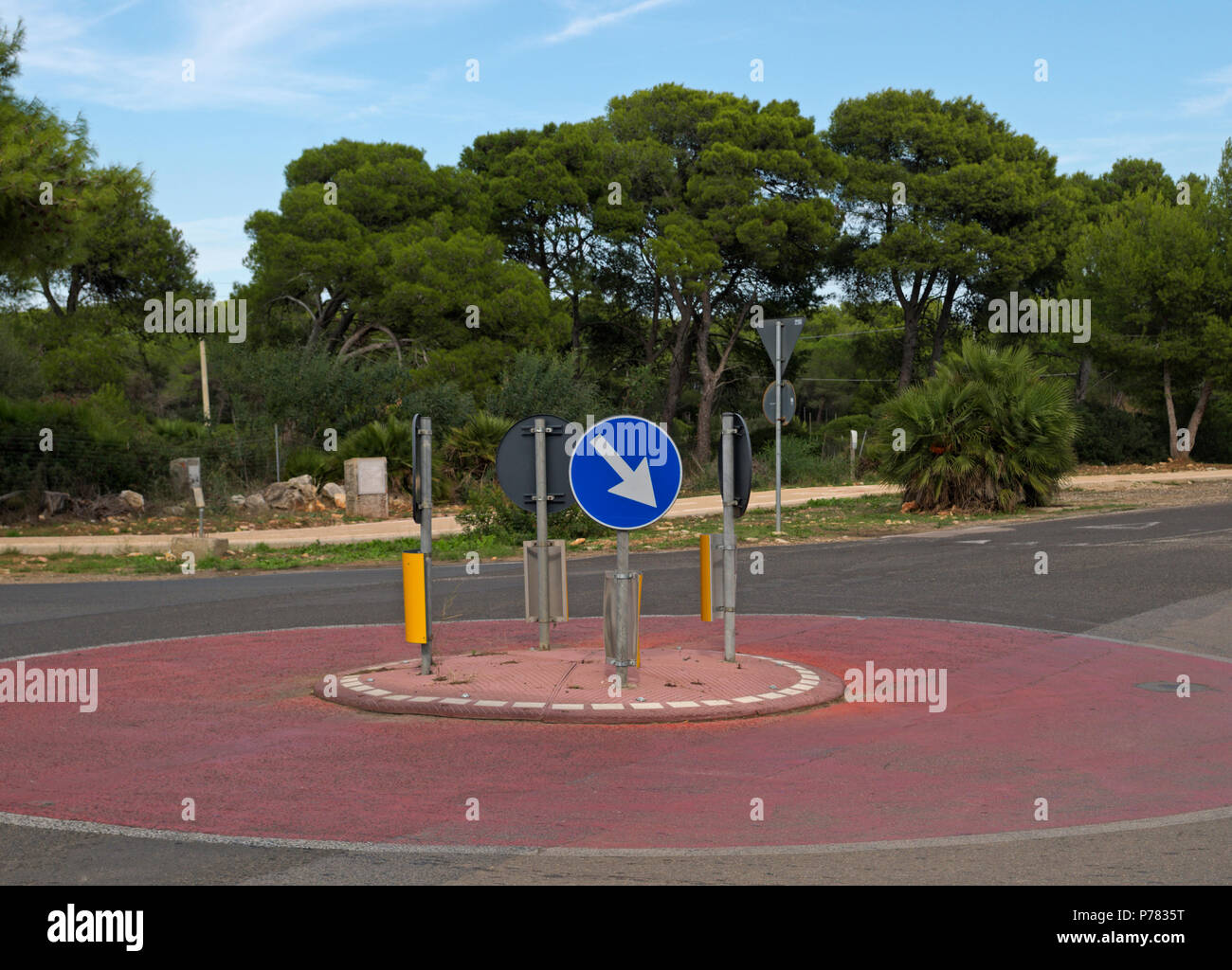 Europe roundabout sign hi-res stock photography and images - Alamy