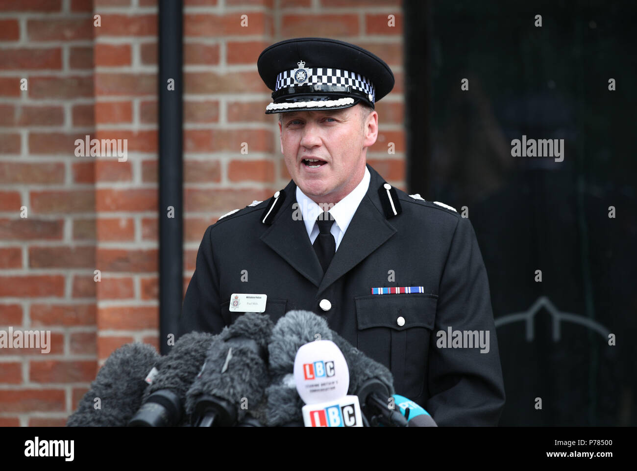 Deputy chief constable paul mills speaking hi-res stock photography and ...