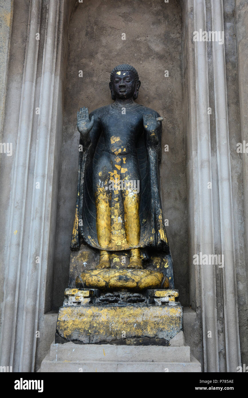 Part of Mahabodhi Temple Complex in Bodh Gaya, India Stock Photo - Alamy