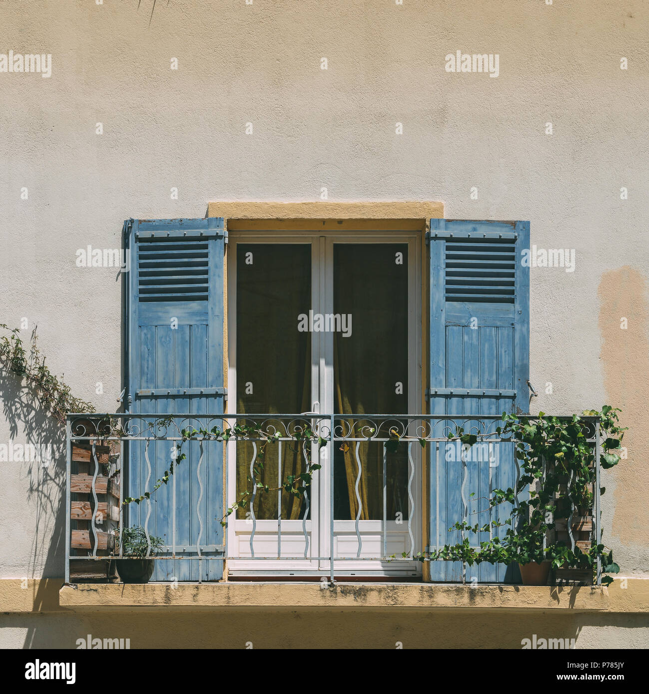Bright blue shutters hi-res stock photography and images - Alamy