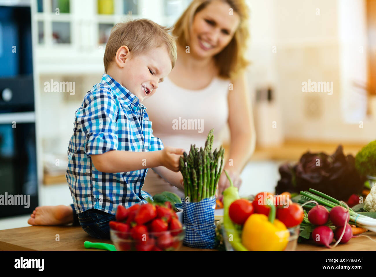 Parent child cooking vegetables hi-res stock photography and images - Alamy
