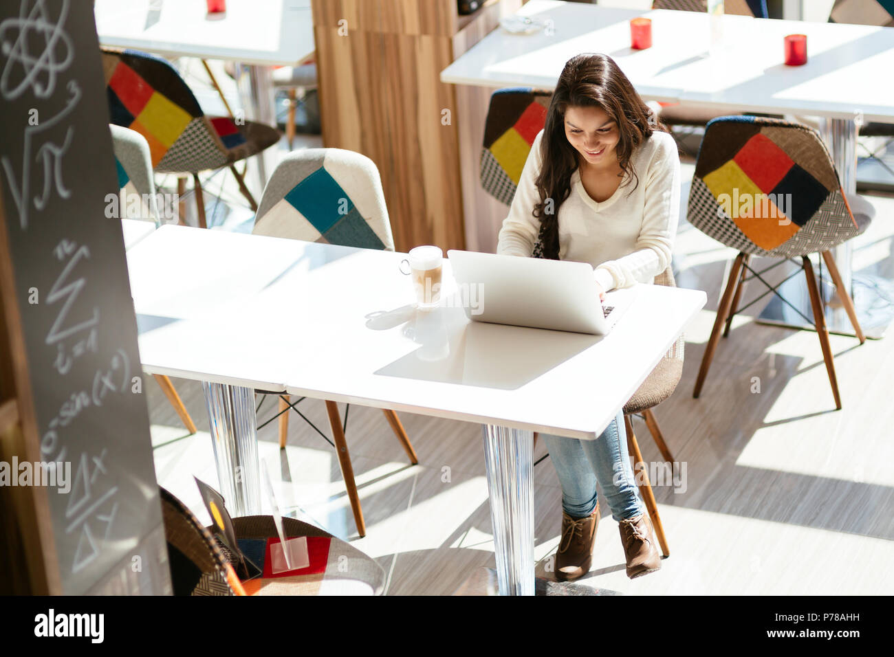 Pretty brunette college student hi-res stock photography and images - Alamy