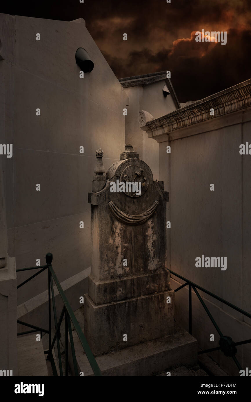 Ruins old chapel in graveyard hi-res stock photography and images - Alamy