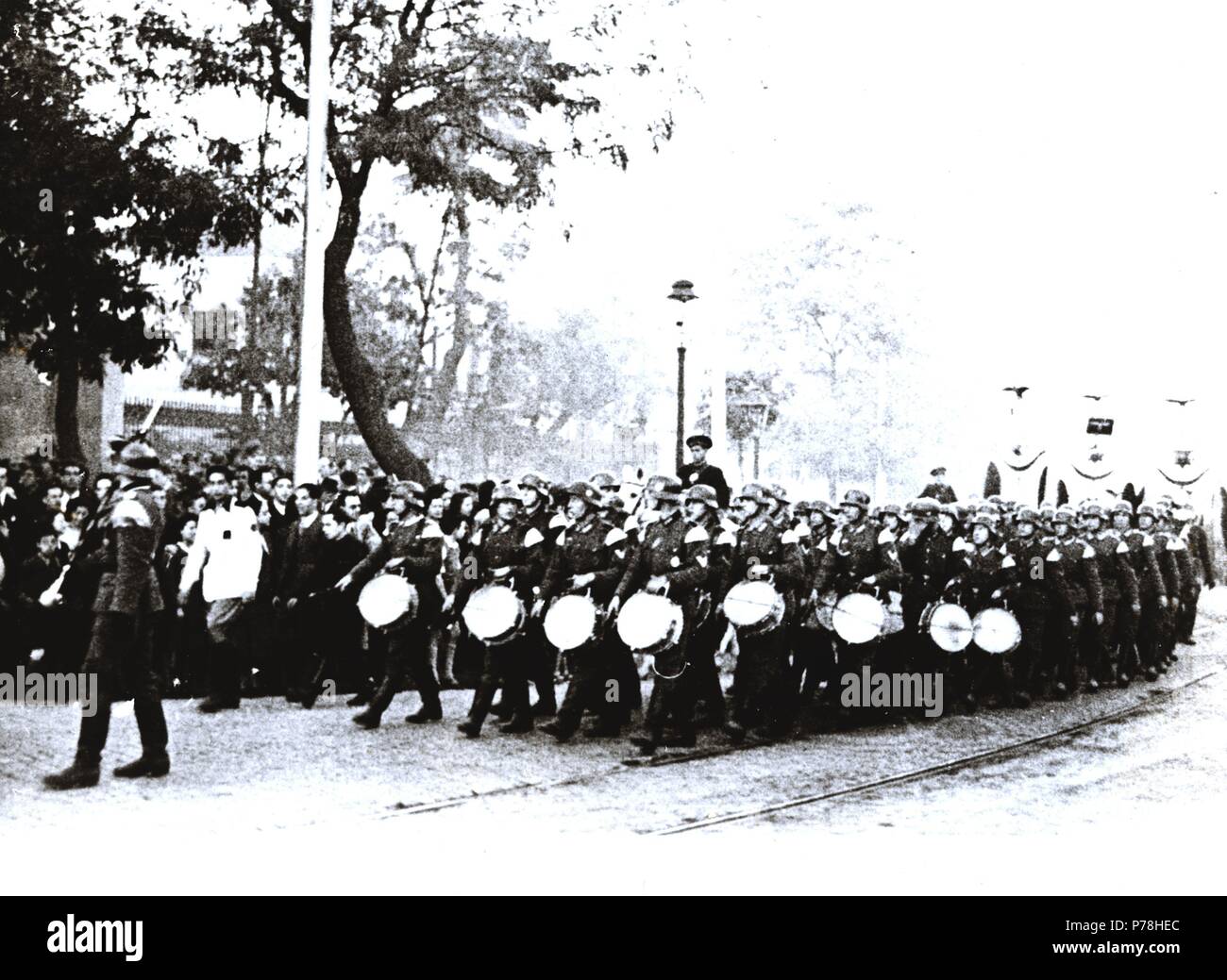 Brigada internacional alemana desfilando en Madrid. Año 1941 Stock ...