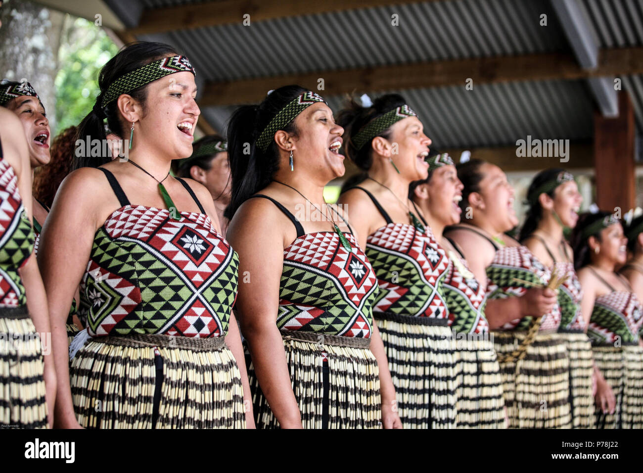 Maori women dancing hi-res stock photography and images - Alamy