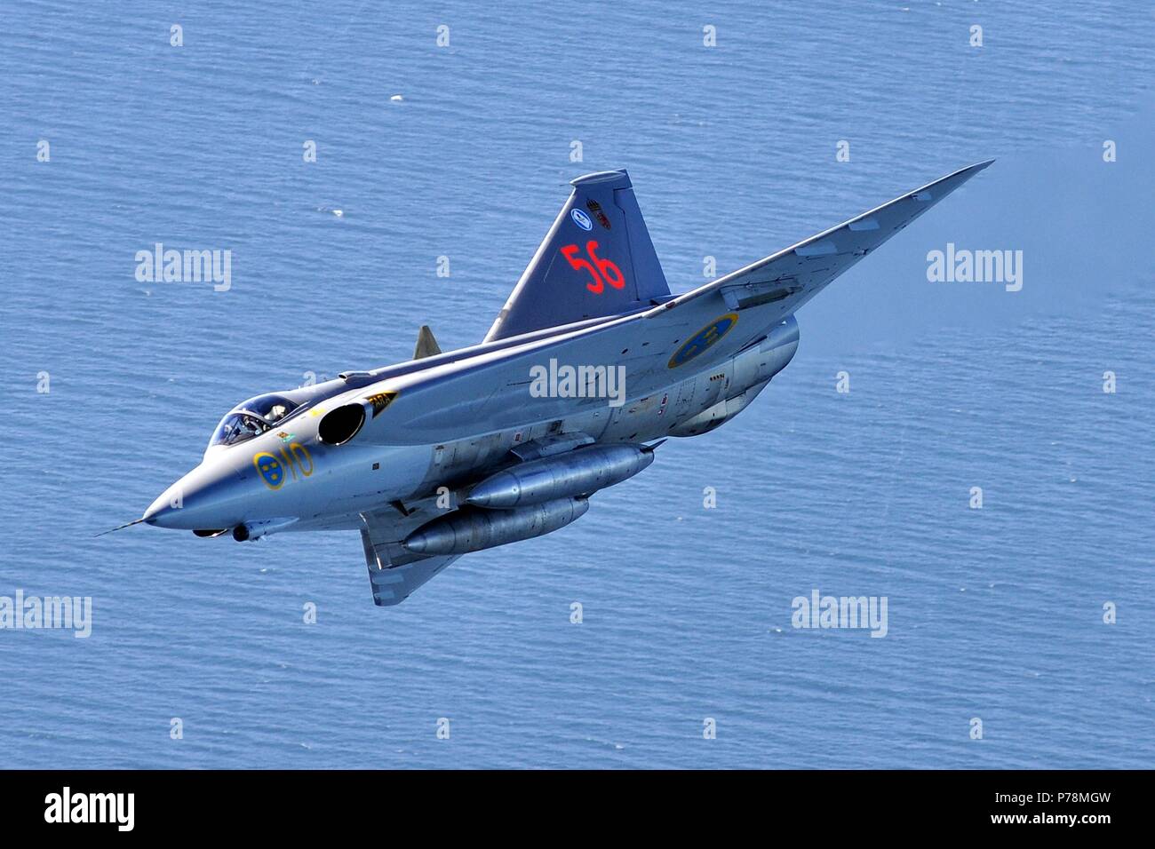 SWEDISH AIR FORCE HISTORIC FLIGHT SAAB J-35J DRAKEN Stock Photo - Alamy