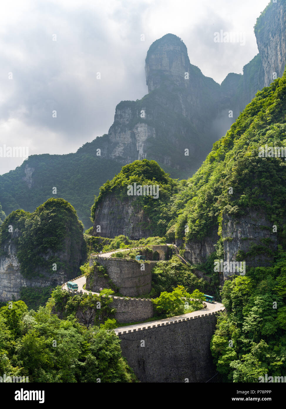 Windy road hi-res stock photography and images - Alamy