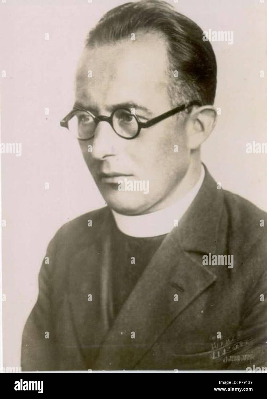 1920s priest hi-res stock photography and images - Alamy
