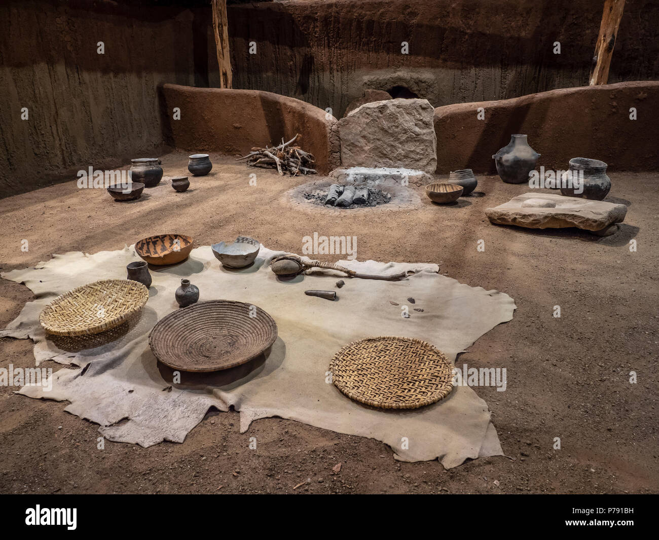 Pit house puebloans hi-res stock photography and images - Alamy