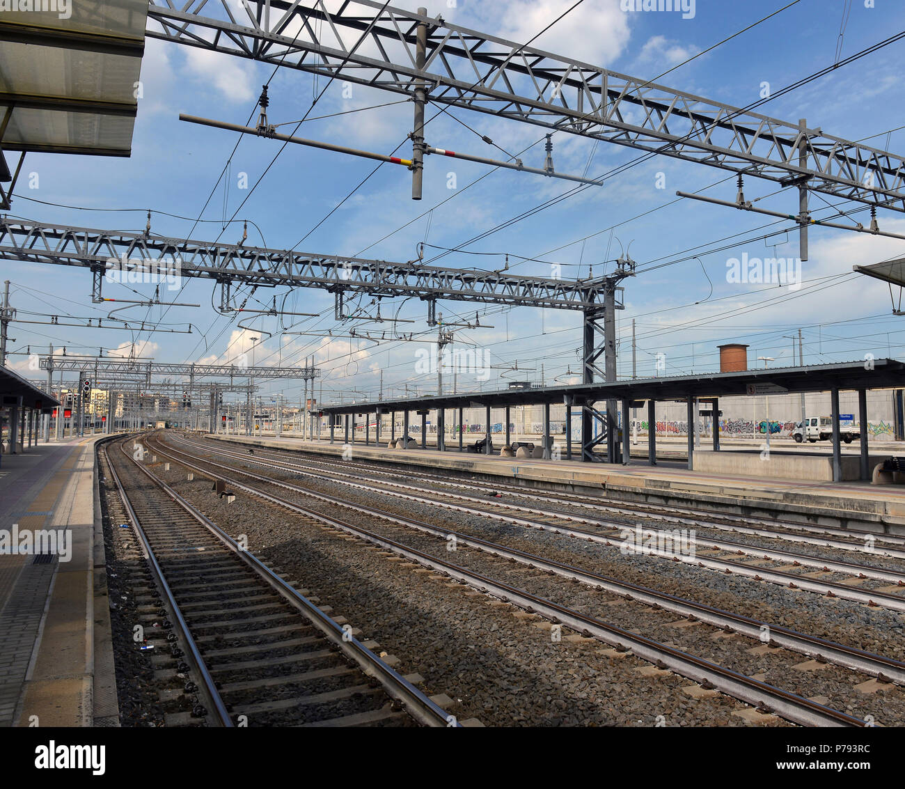 An empty railway station Stock Photo - Alamy
