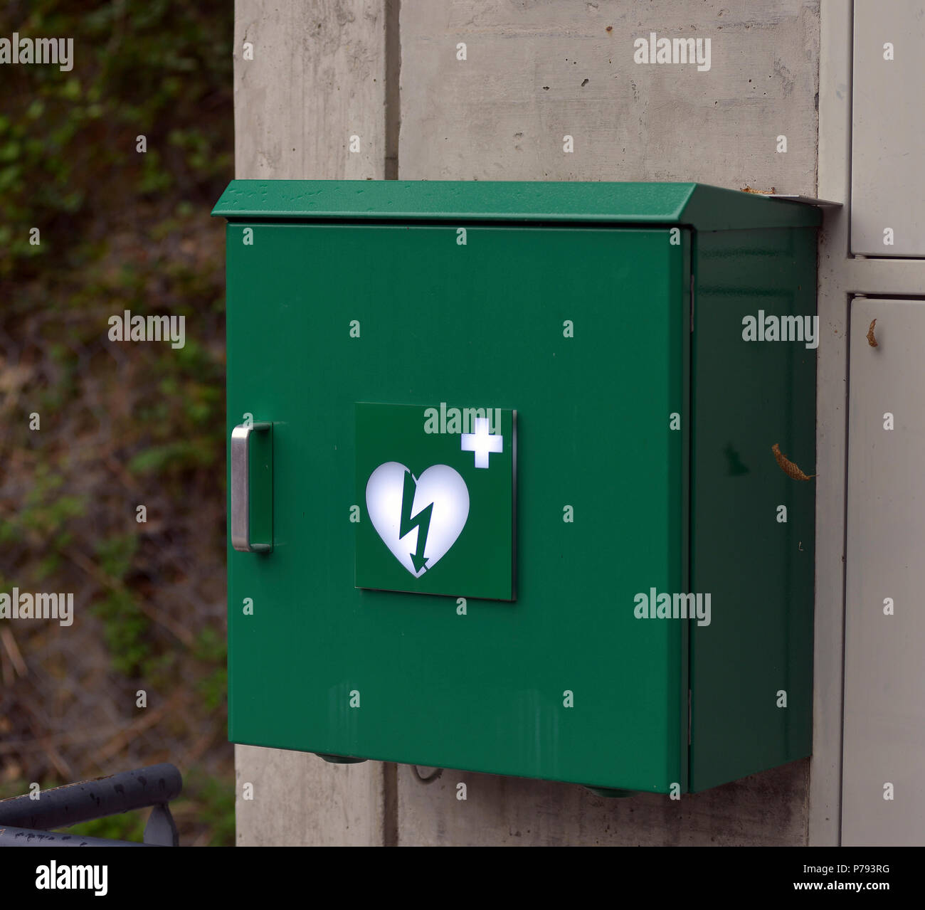 Cardioverter defibrillator hi-res stock photography and images - Alamy