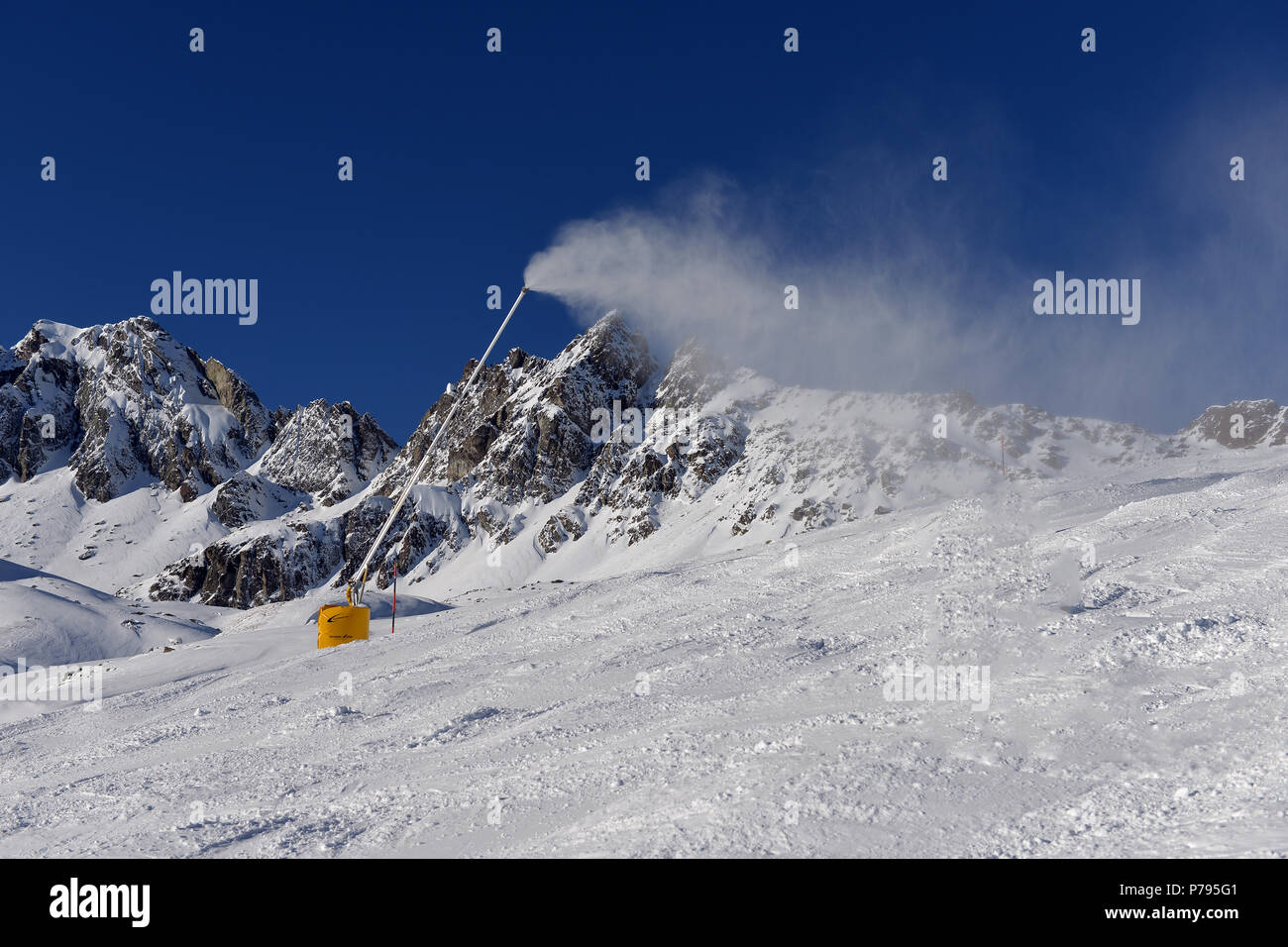 Snow cannon winter resort hi-res stock photography and images - Alamy