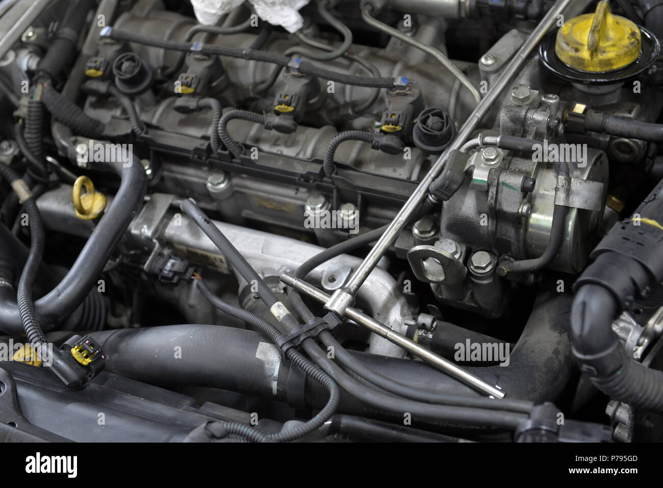Car engine repair shop hi-res stock photography and images - Alamy
