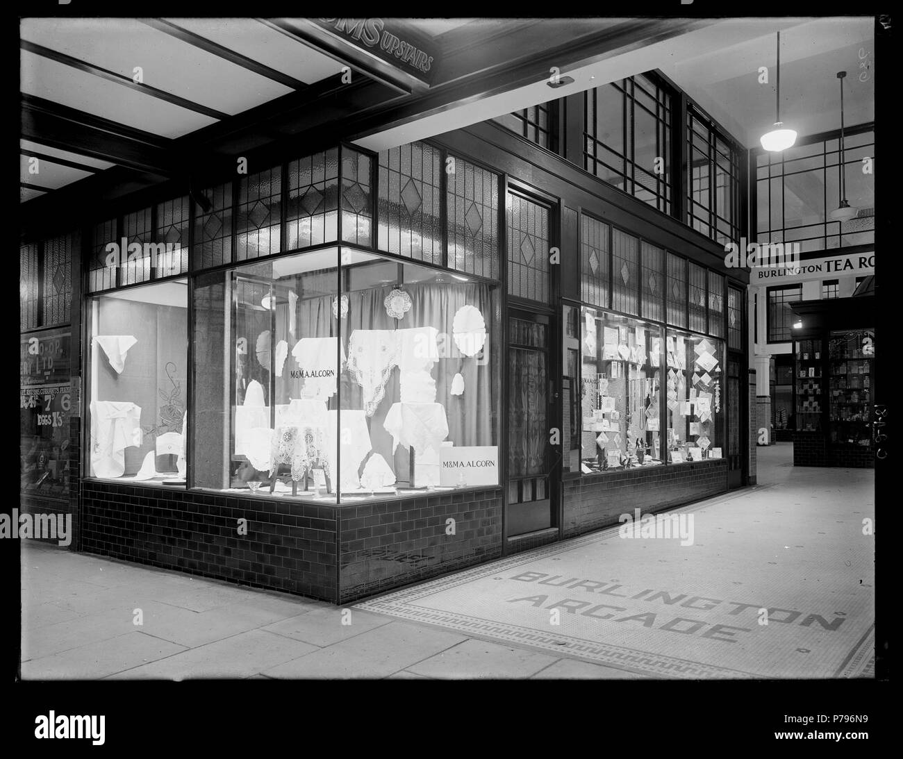 1930s shop window hi-res stock photography and images - Alamy