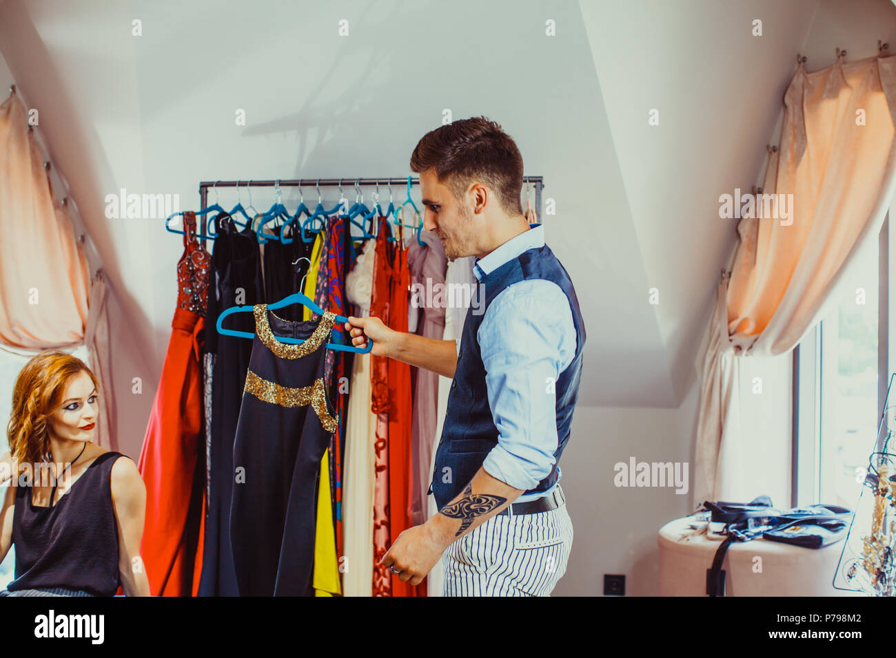 Shop assistant clothes helping hi-res stock photography and images - Alamy