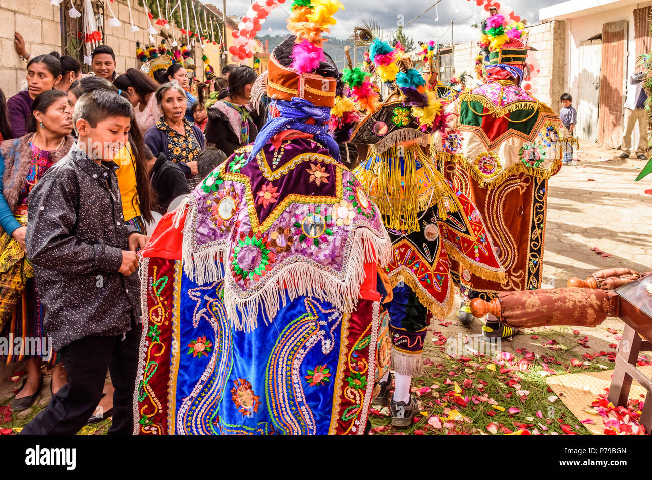 Traditional guatemalan costumes hi-res stock photography and images - Alamy