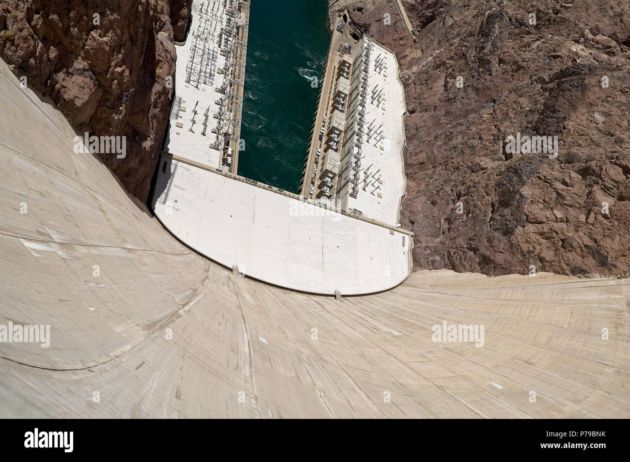 Curved gravity dam hi-res stock photography and images - Alamy