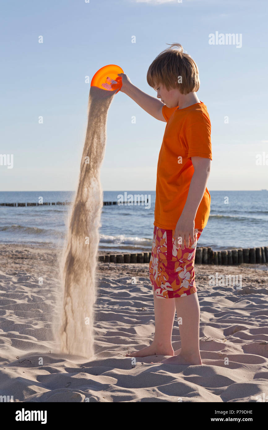 Boy red sand hi-res stock photography and images - Alamy