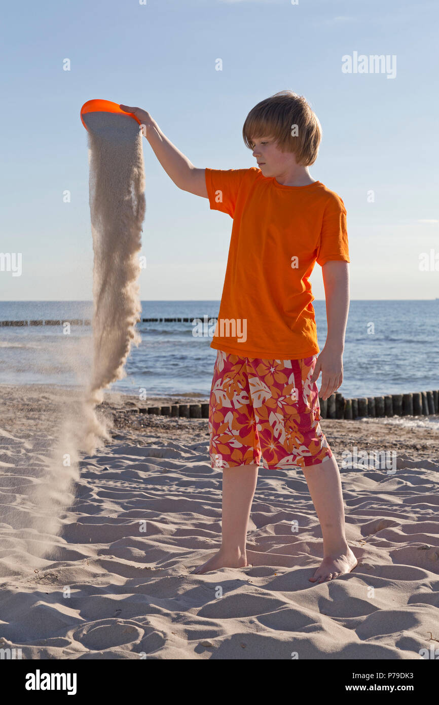 Sand Pouring Out High Resolution Stock Photography and Images - Alamy