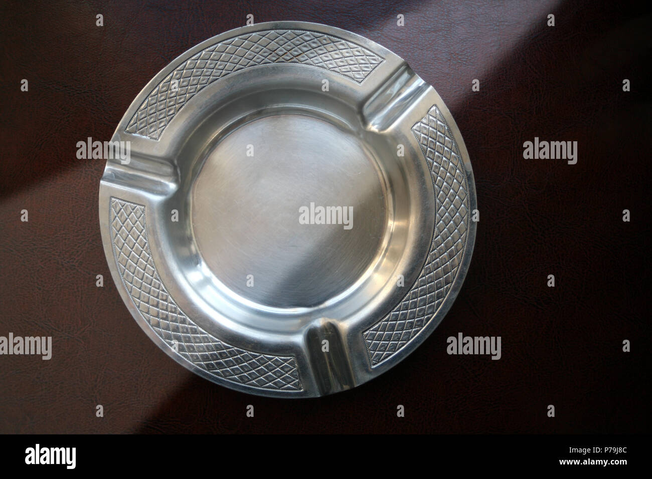close up shot of an empty ashtray Stock Photo - Alamy
