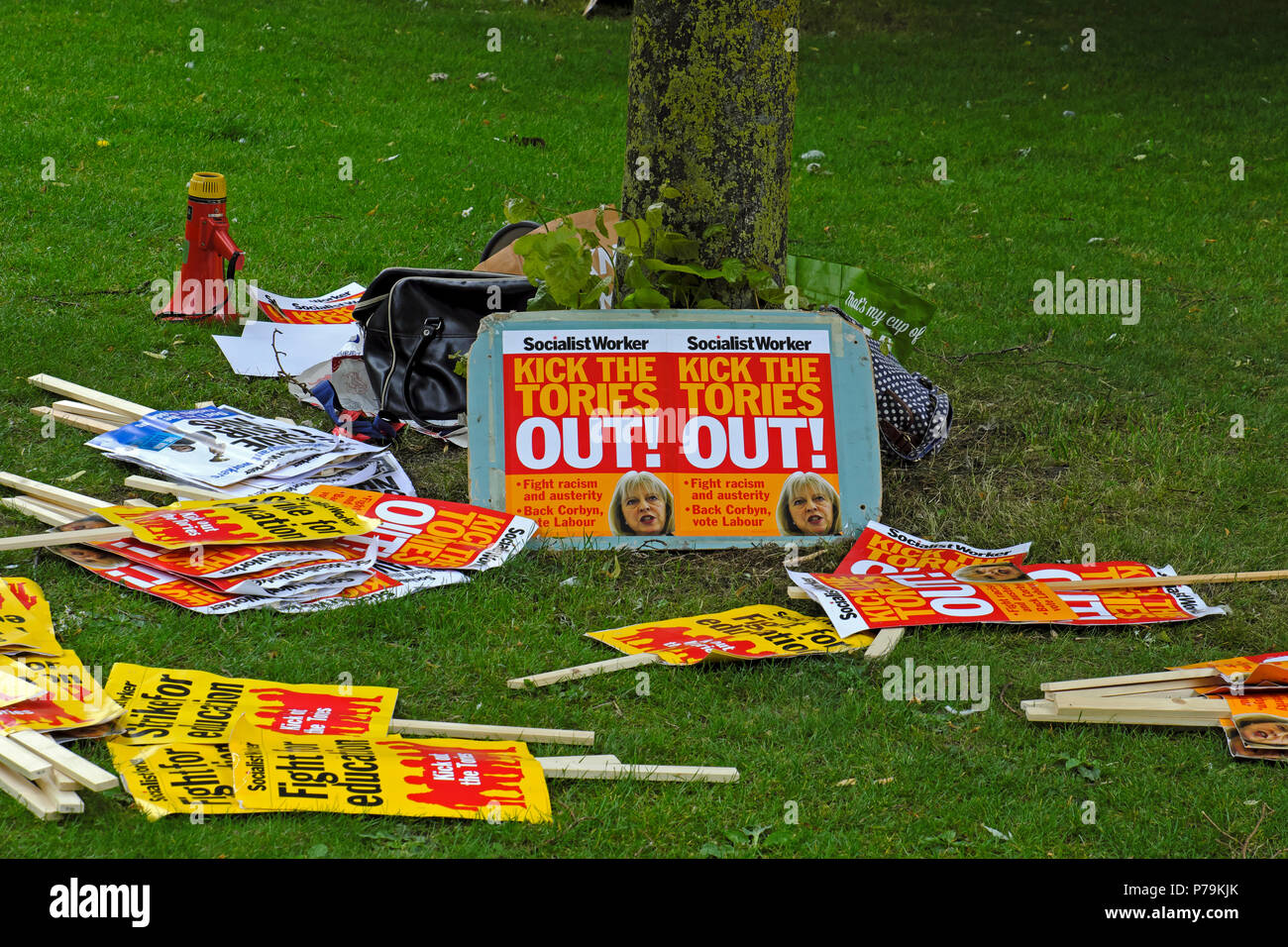 Socialist worker placards hi-res stock photography and images - Alamy