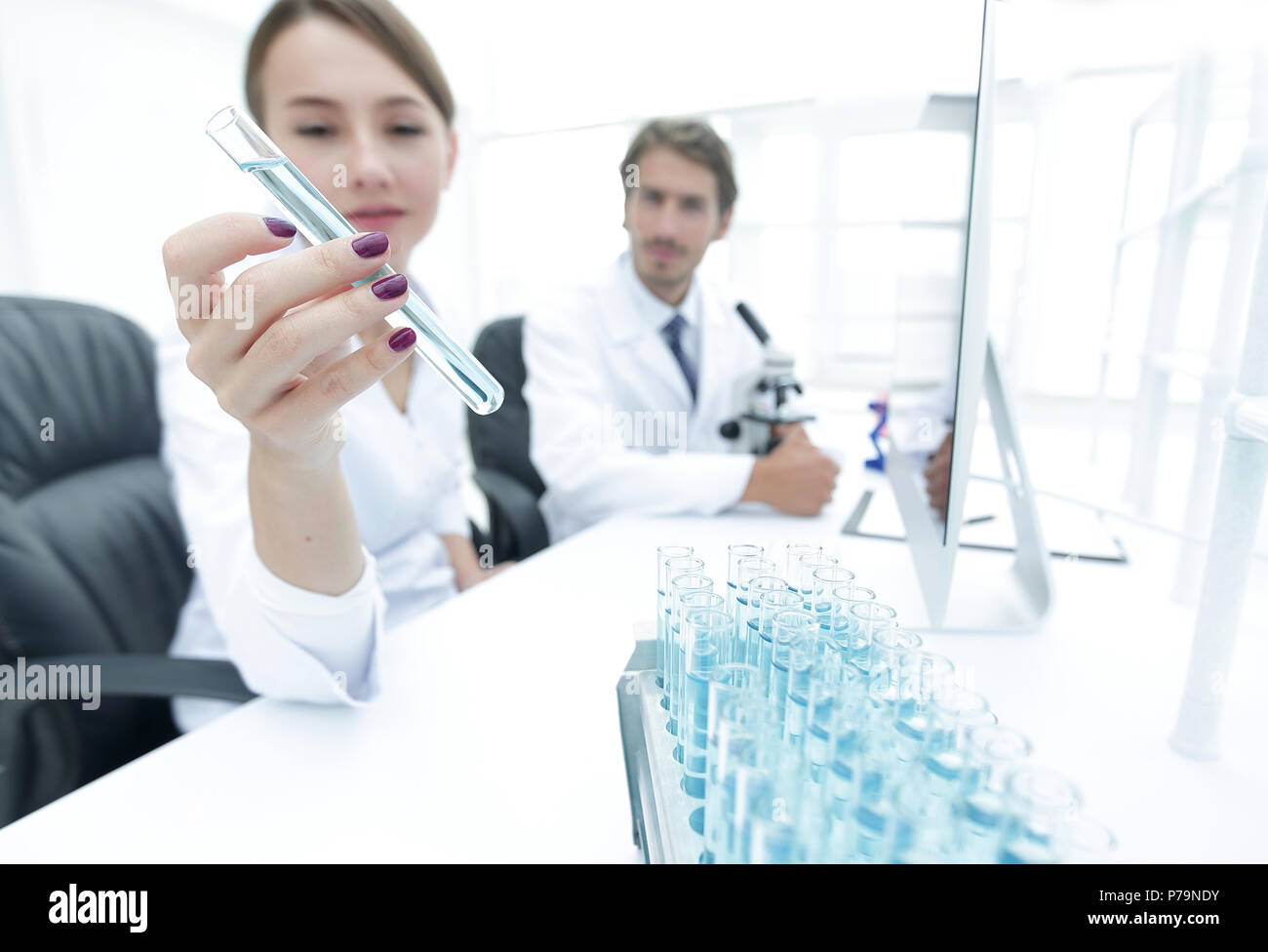 Indicator beaker hi-res stock photography and images - Alamy