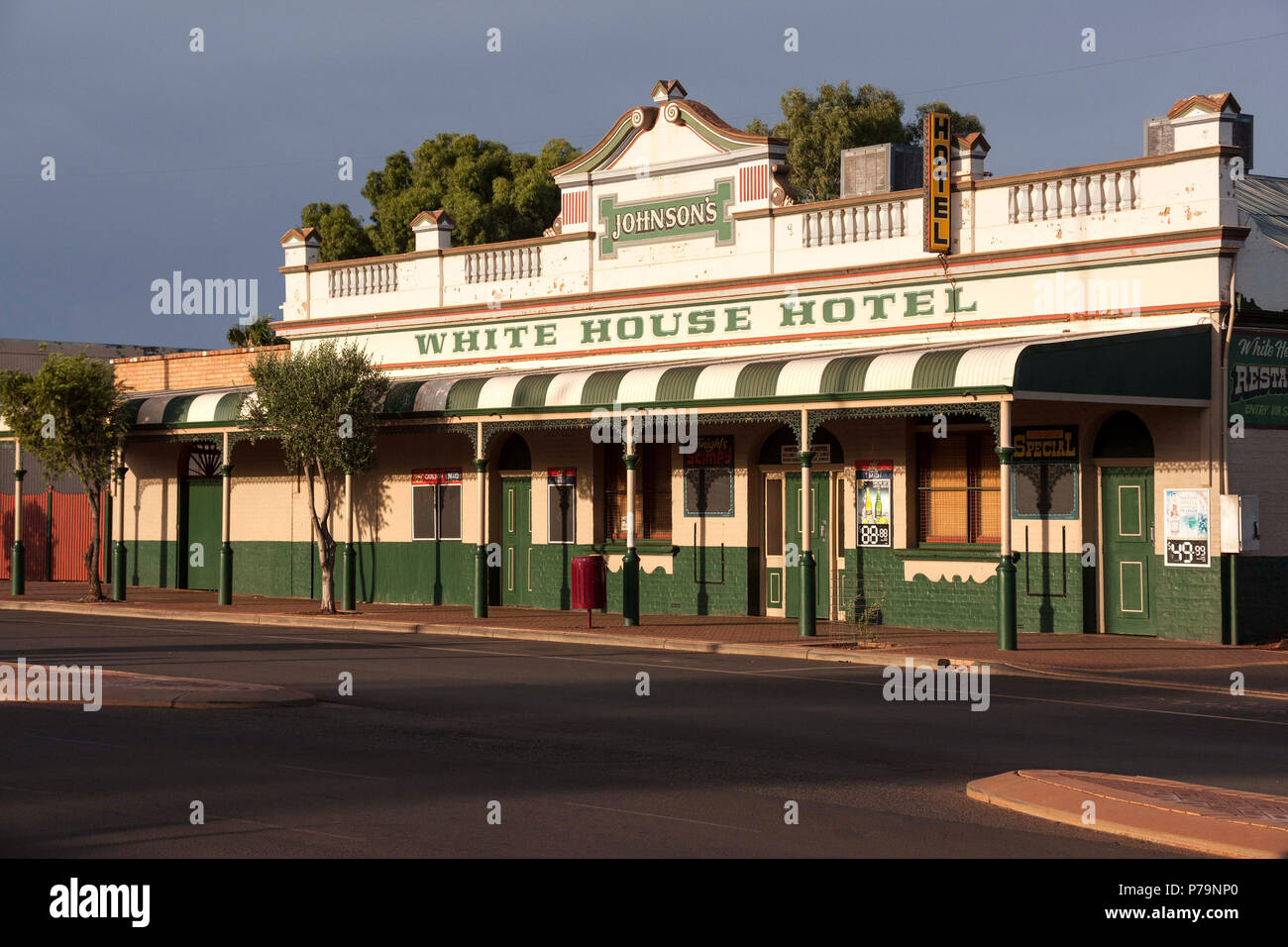 Australian Gold mining town hotel architecture, Leonora Western ...