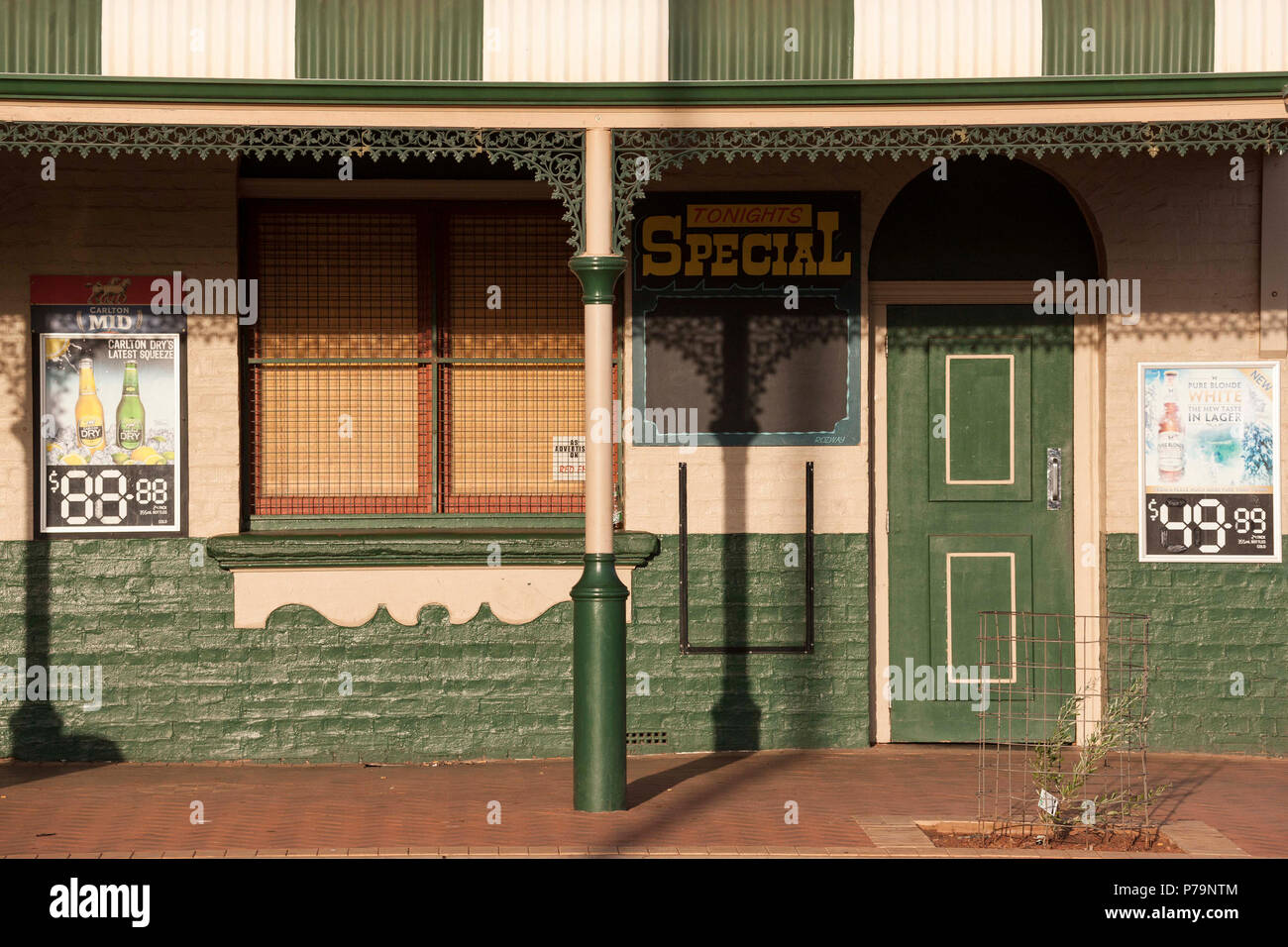 Australian Gold mining town hotel architecture, Leonora Western ...