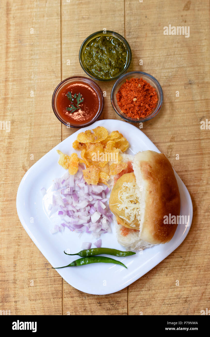Vada pav hi-res stock photography and images - Alamy
