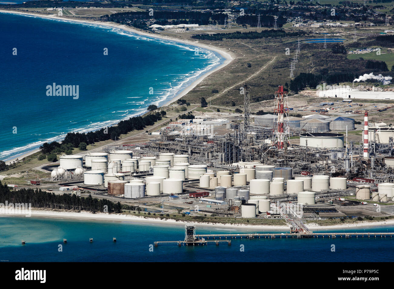 Coastal oil refinery hi-res stock photography and images - Alamy