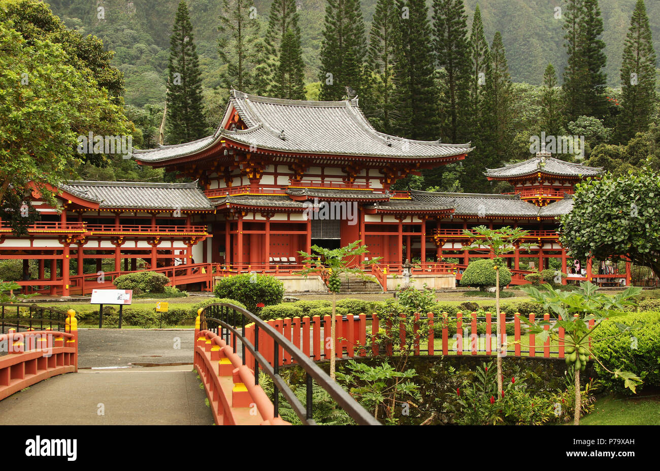 Byodoin temples hi-res stock photography and images - Alamy