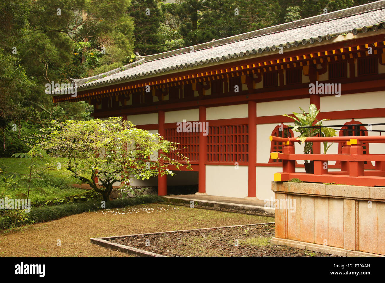 The Byodo-In Temple. A replica of the Byodo-In Temple built over 950 ...
