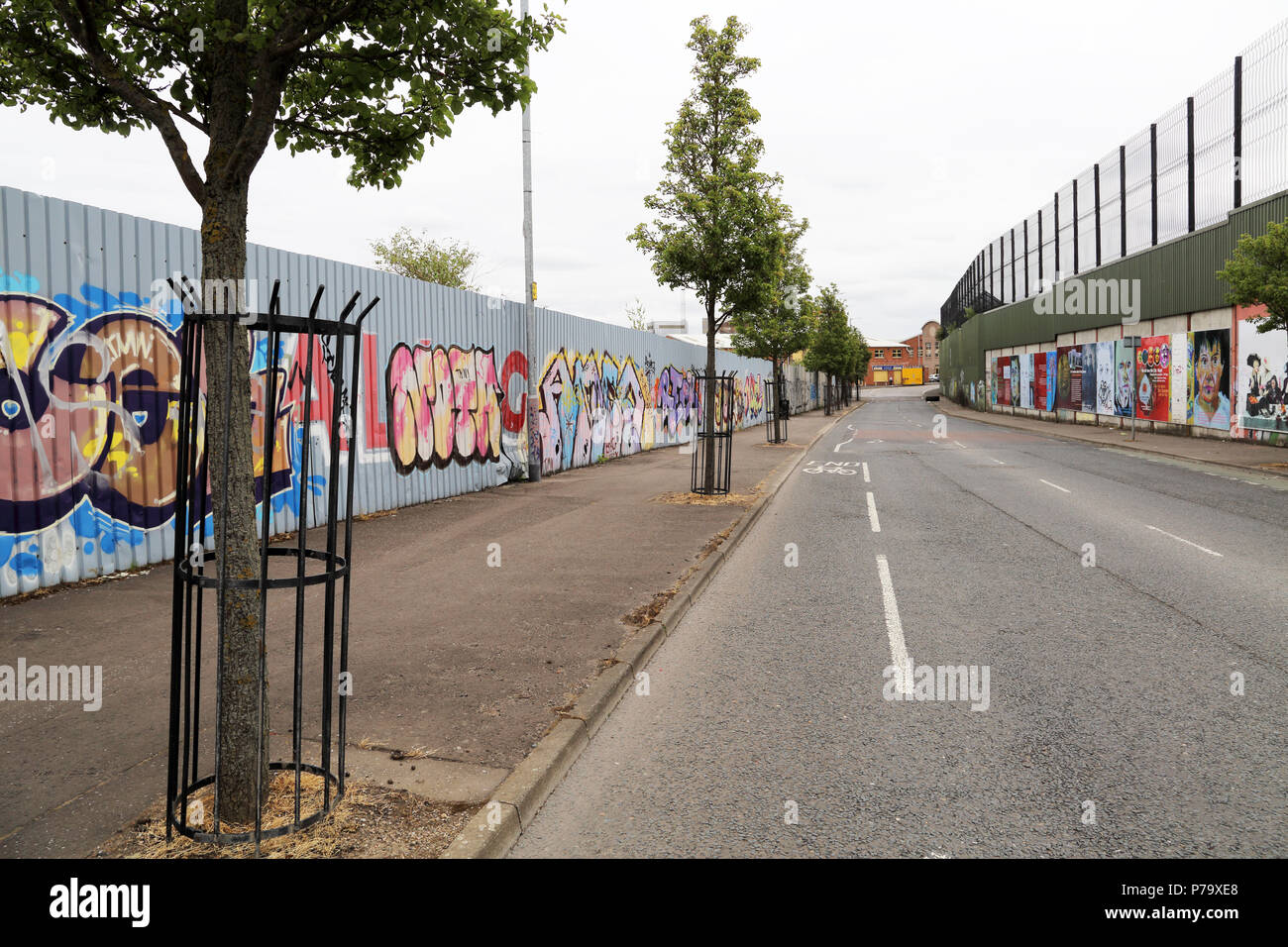 Political grafitti covers the Peace Wall in Belfast, Northern Ireland ...