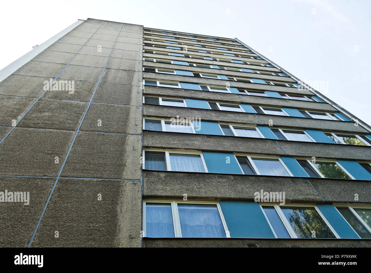 Multi storey block flats hi-res stock photography and images - Alamy