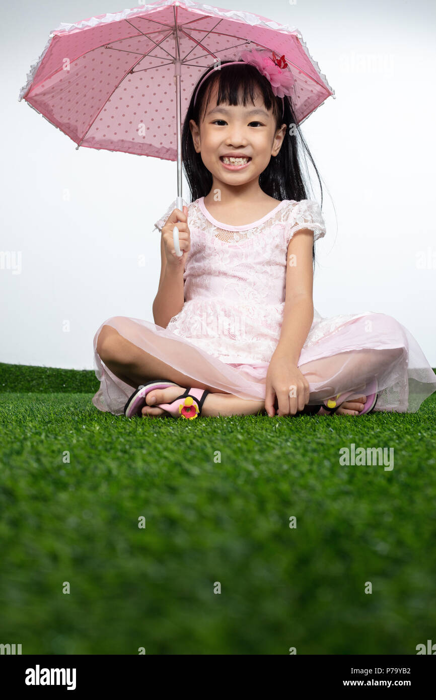 Chinese girl holding pink umbrella hi-res stock photography and images ...