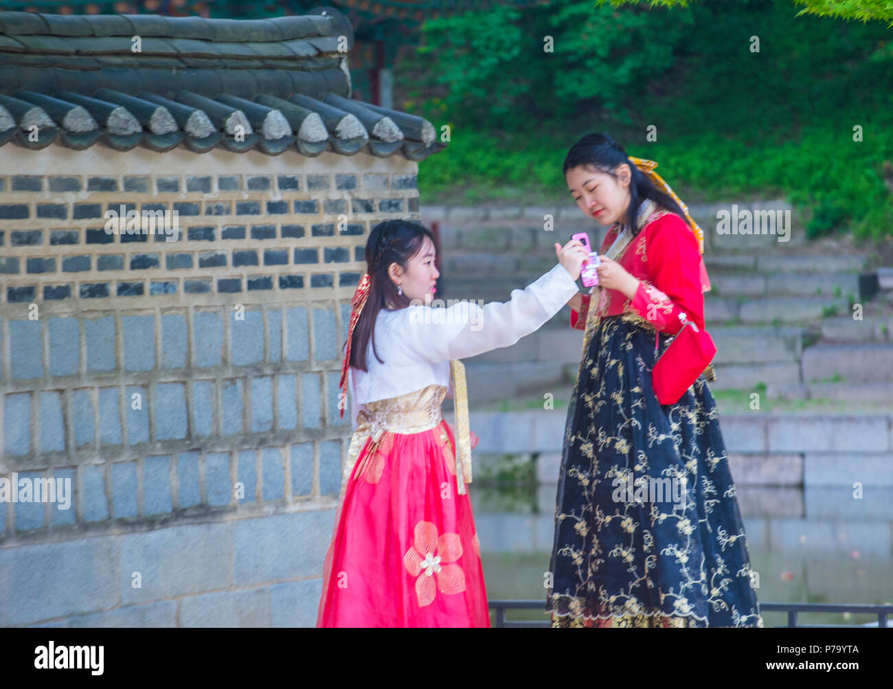 Hanbok dress hi-res stock photography and images - Alamy