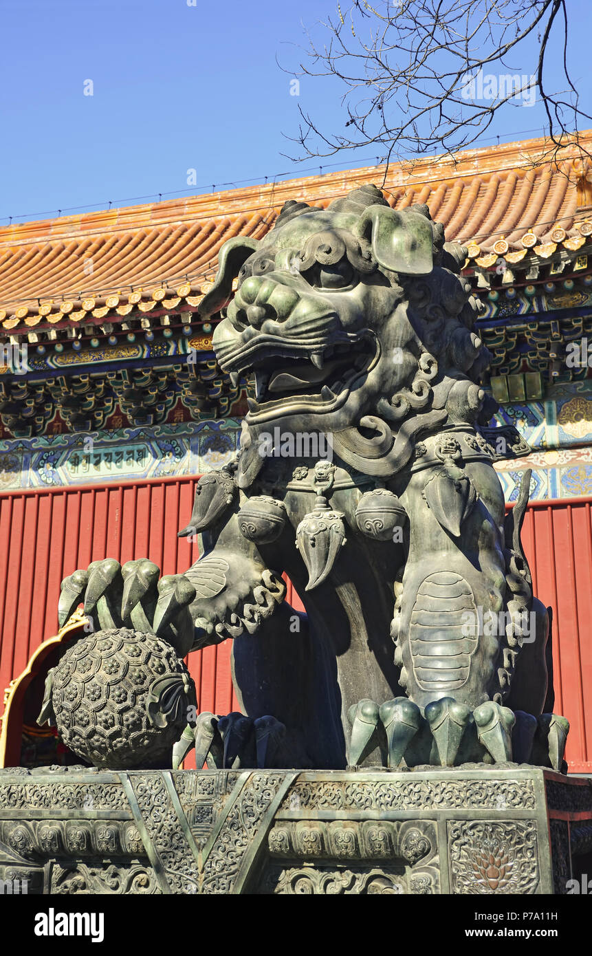 Bronze guardian lion statue in Yonghe Temple, Beijing Stock Photo - Alamy