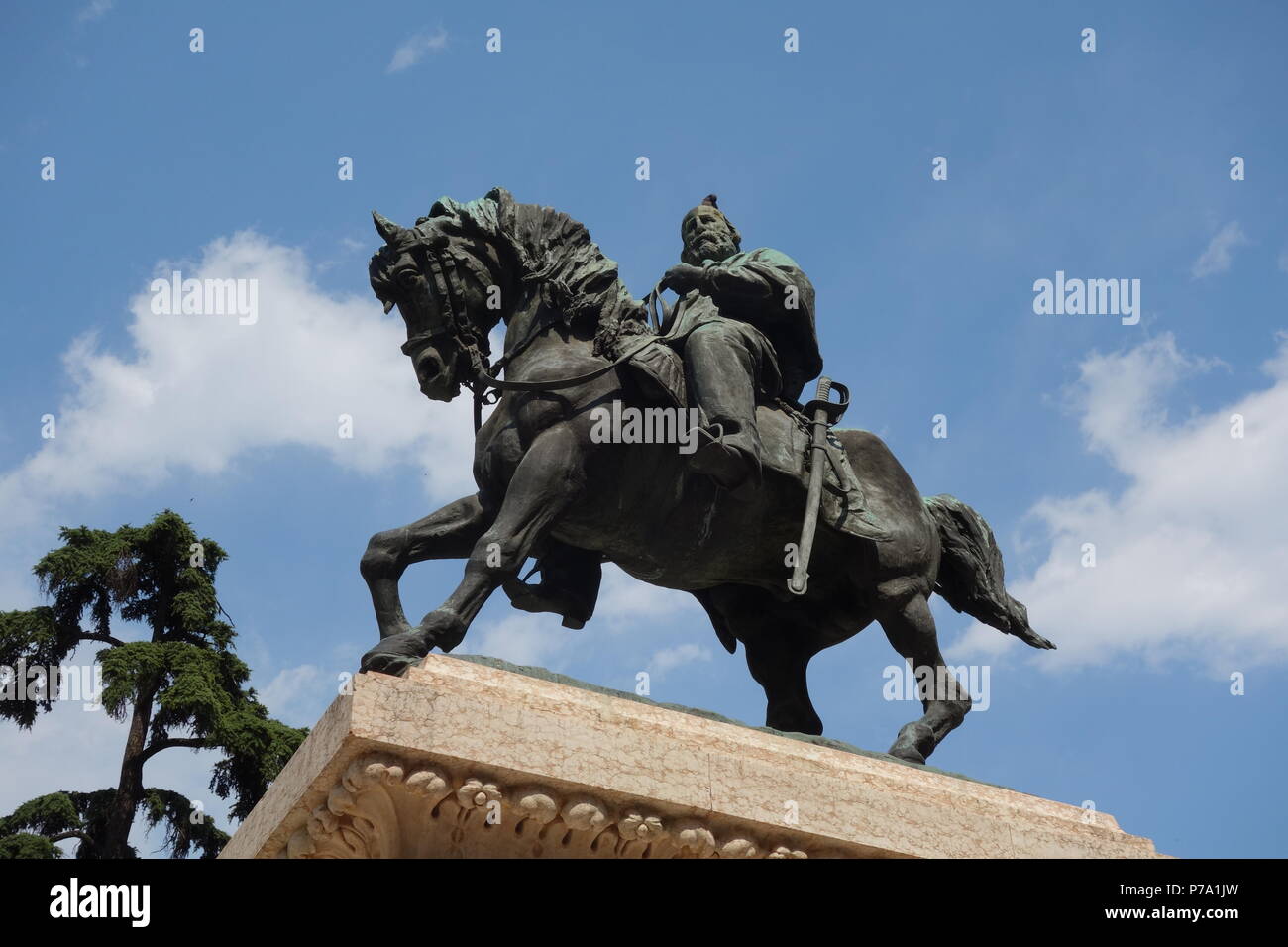 Statue of Giuseppe Garibaldi in Verona town Stock Photo - Alamy