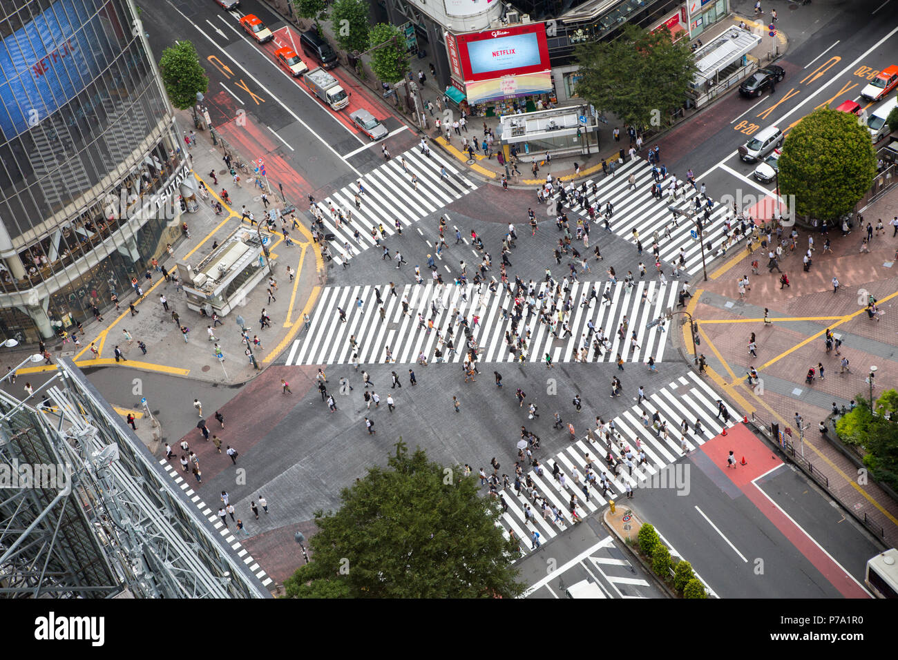 Pedestrian scrambles hi-res stock photography and images - Alamy