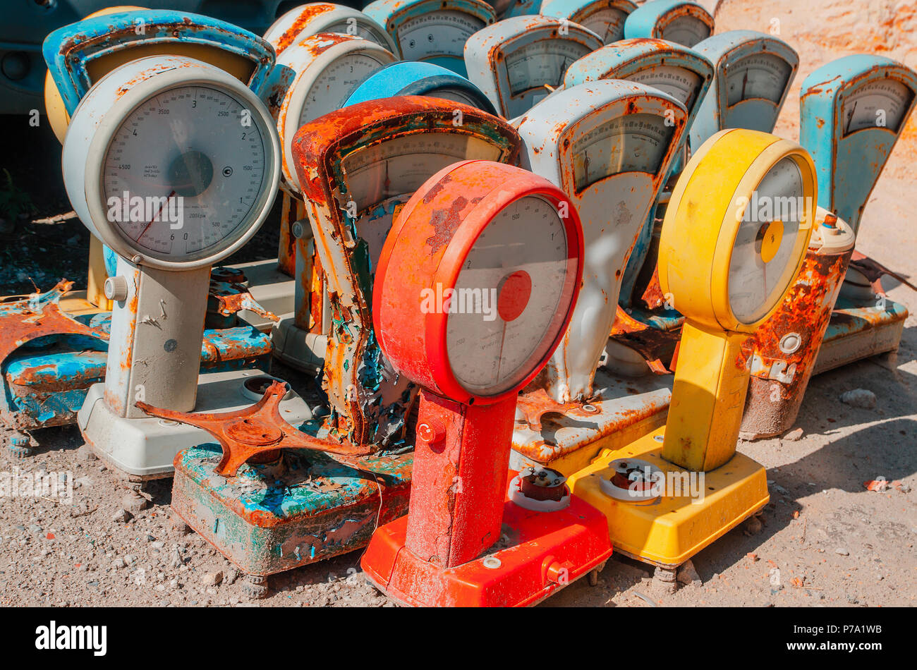 Old grocery store scales hi-res stock photography and images - Alamy