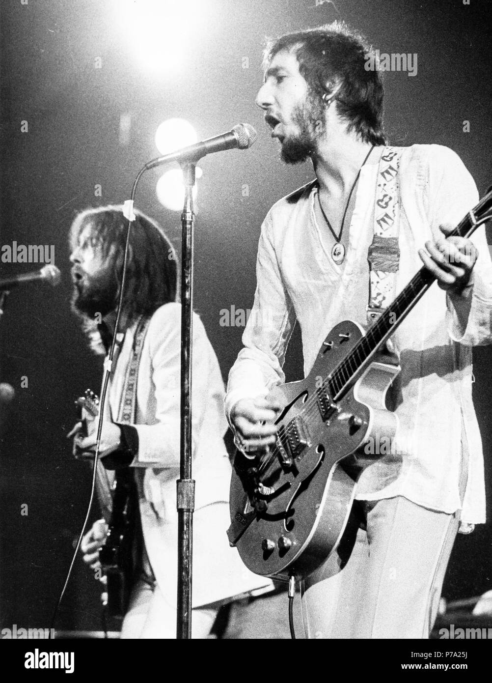 eric clapton, pete townshend, rainbow theatre, finsbury park, london 1973 Stock Photo - Alamy