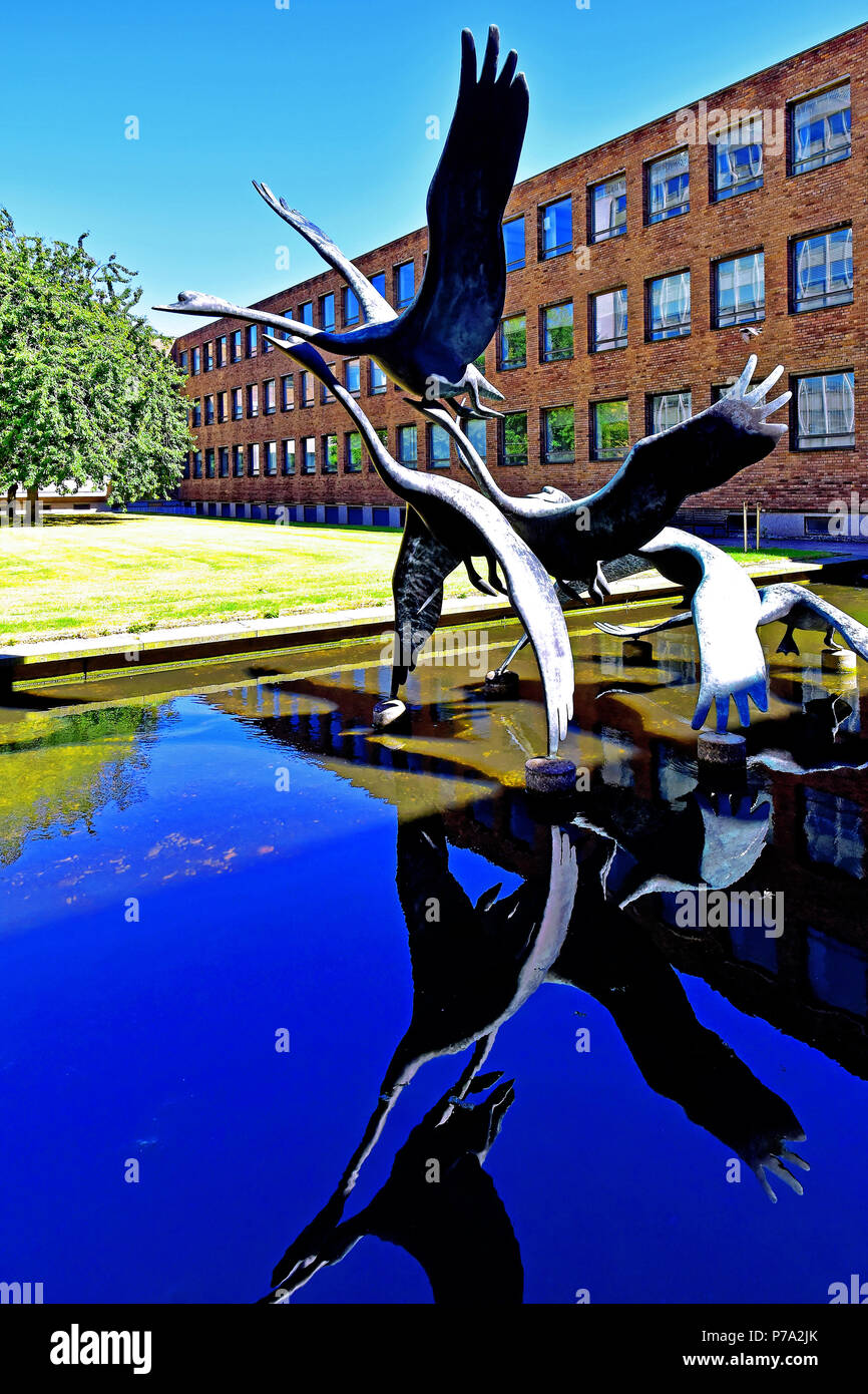 Swans in Flight bronze sculpture by David Wynne at Newcastle Civic ...