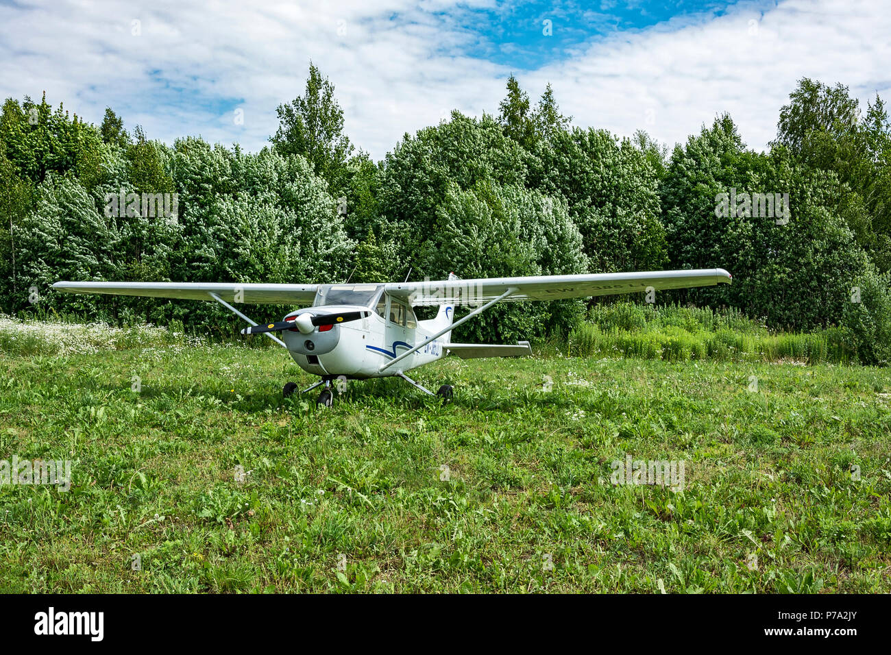 Double wing aircraft hi-res stock photography and images - Alamy
