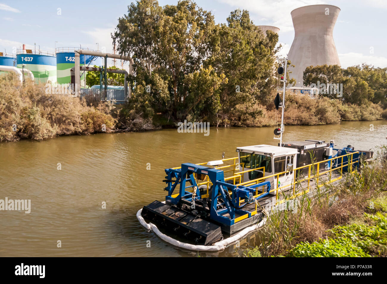 Polluted river factory hi-res stock photography and images - Alamy